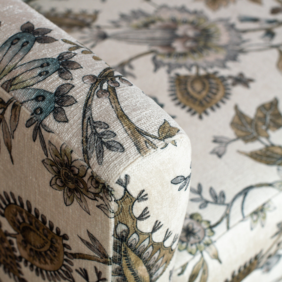 Emma Floral Couch – FOUND RENTAL CO